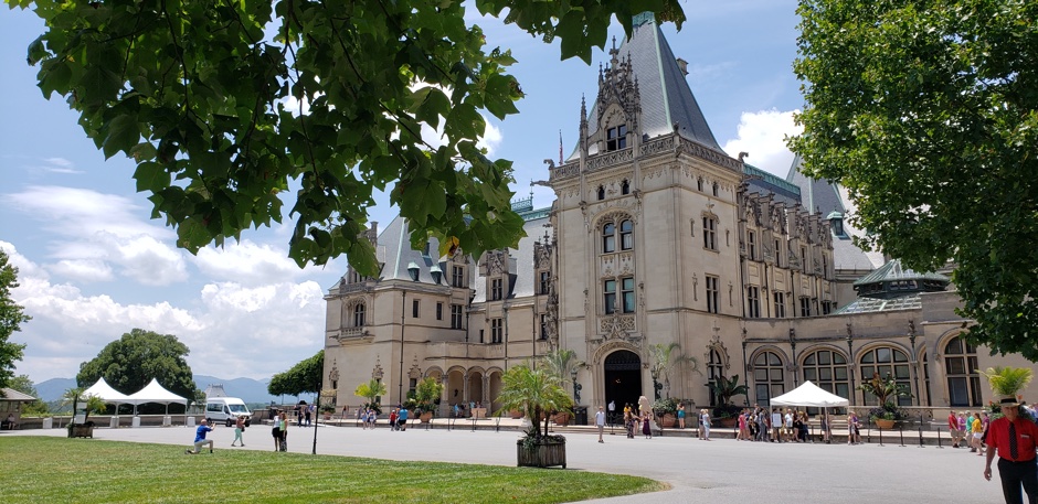 The Biltmore - A Visit to the Home of Gloria Vanderbilt’s Great Uncle ...