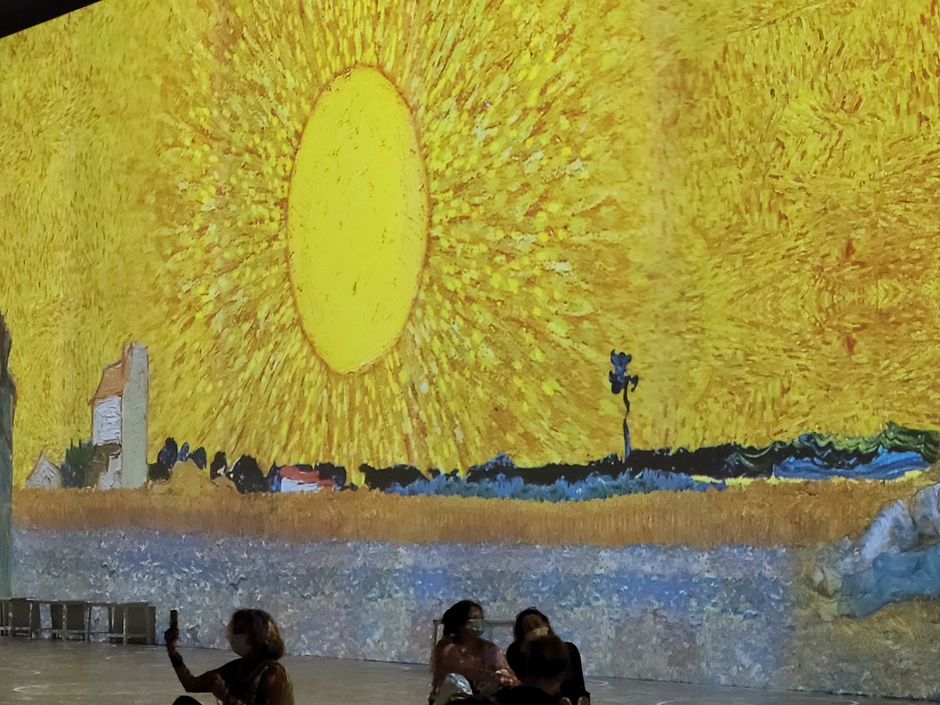 Van-Gogh-sun - Woman Around Town