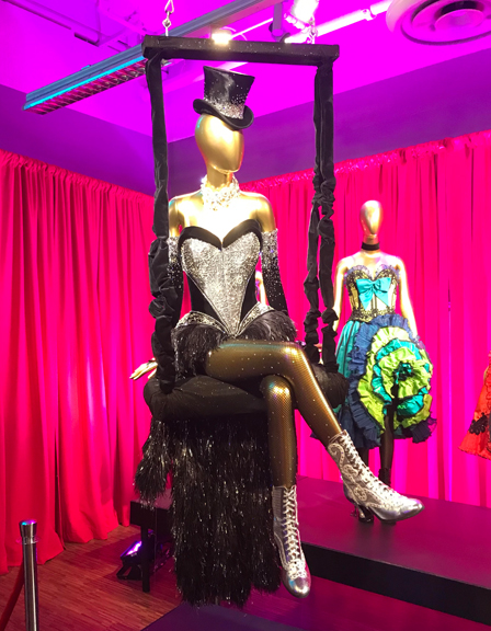 Moulin-Rouge - Woman Around Town