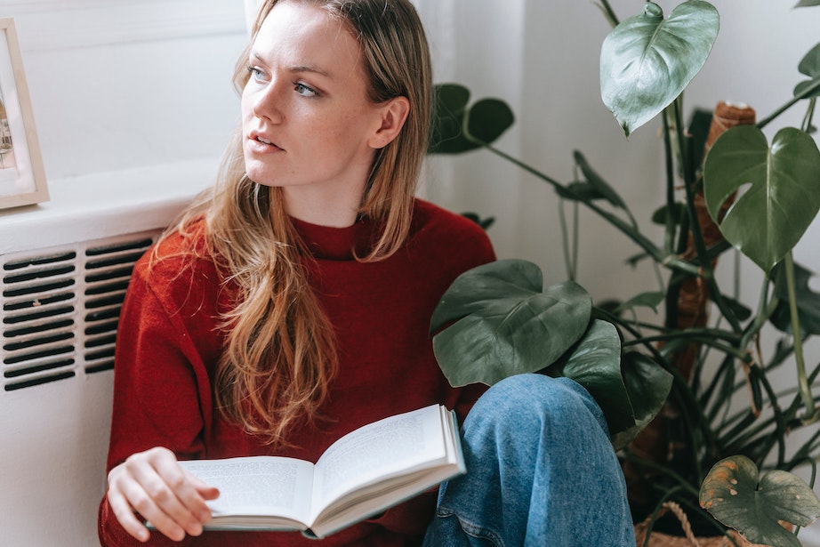 7 Safety Tips for Women Living Alone - Woman Around Town