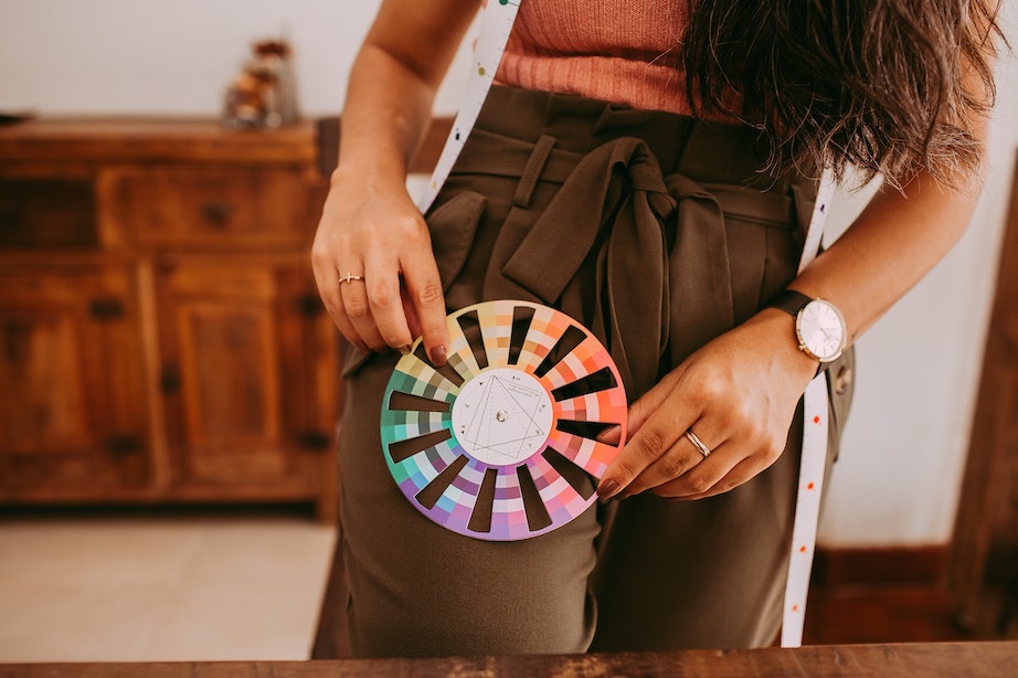 How To Use the Color Wheel to Match Outfits - Woman Around Town