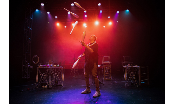 REFLEX - Unraveling 4000 Years of Juggling - Woman Around Town