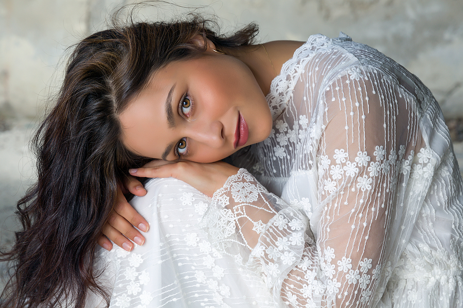 First Look: Lace is Back - Woman Around Town